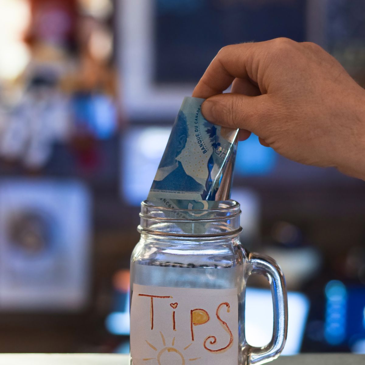 Tipping in Romania: A Local's Guide [tips calculator included]