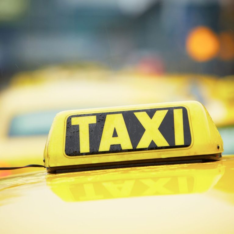 Tipping in Romania: A Local's Guide [tips calculator included]